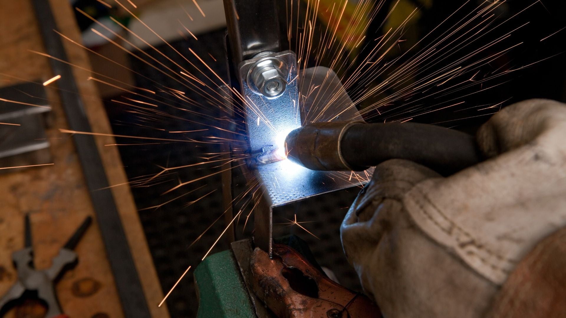 Choosing the Right Welding Gun: MIG, Spool, or Push-Pull? – Baker's Gas ...